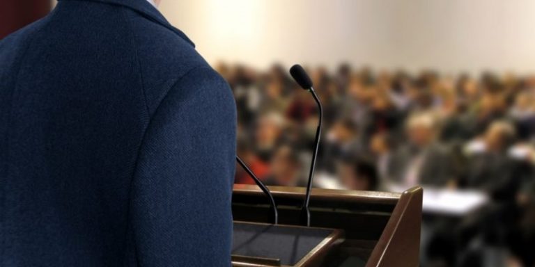 10 Características del Discurso político