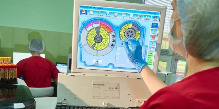 Ensayo científico: cómo hacerlo, partes y características