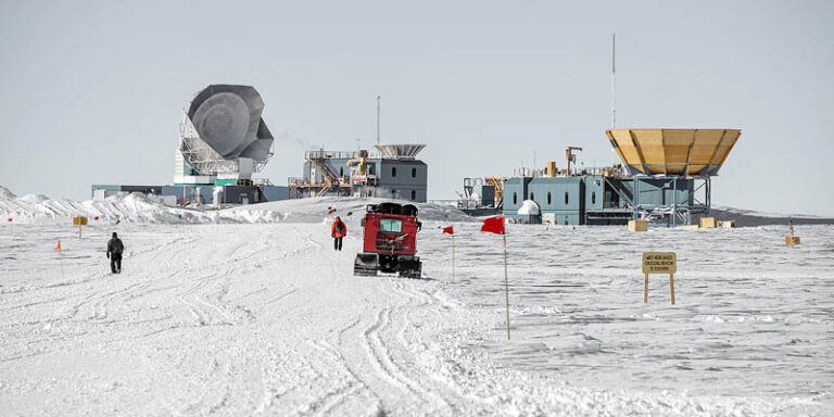South Pole: climate, flora, fauna and research stations