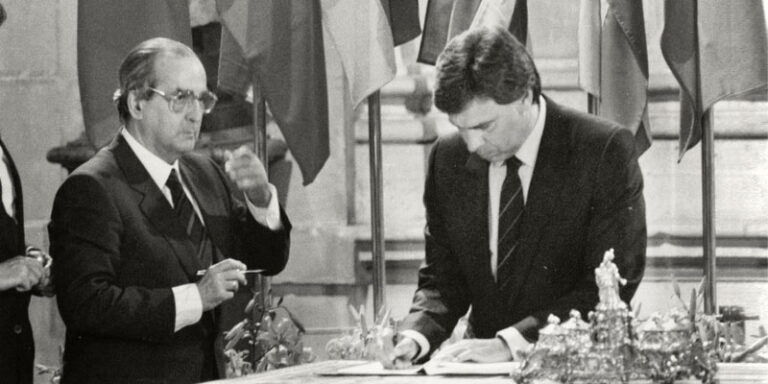 Spanish democracy: Unraveling Spain's Democratic Transition